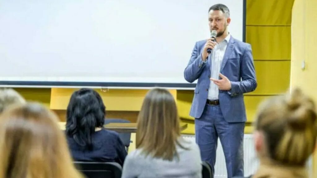 Why the First 7 Seconds of Your Presentations Matter